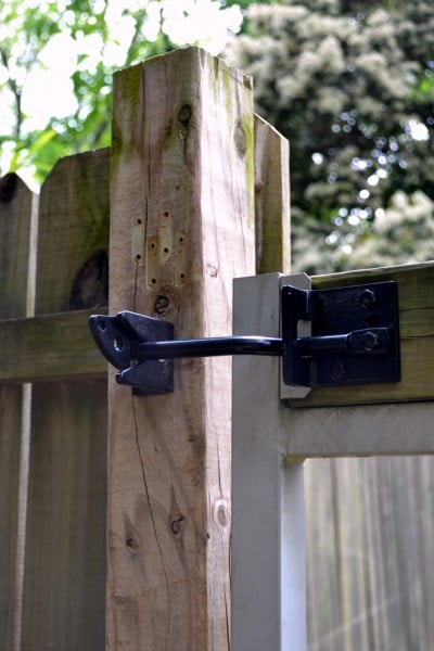 How to Install a Self-Adjusting Gate Latch • Ugly Duckling House