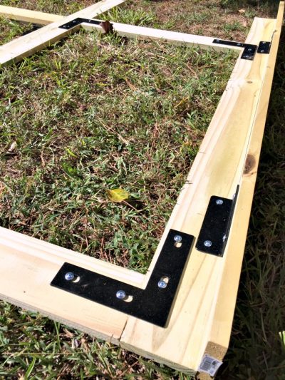 Wood Screen Frame to Hide The Outdoor Trash Bin