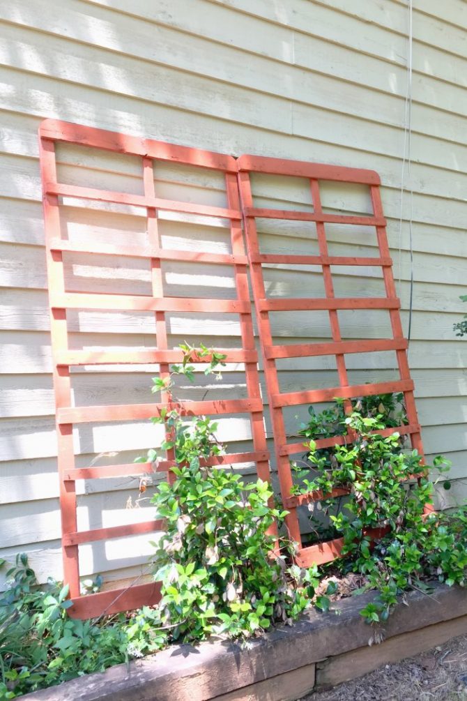 So Clever! A DIY Garden Trellis Made From Repurposed Materials • Ugly ...