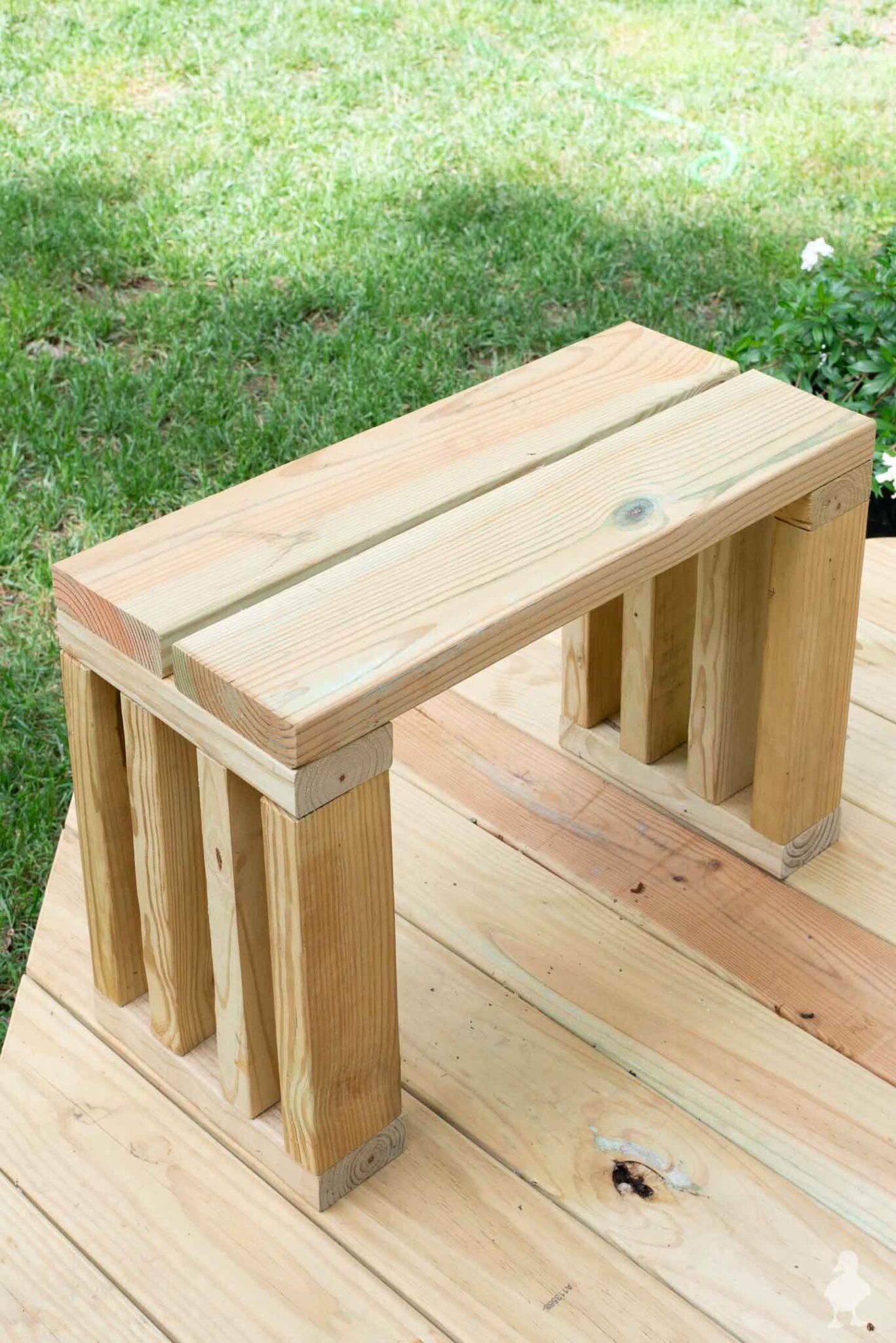 Outdoor Bench Seat | DIY garden bench plans • Ugly Duckling House
